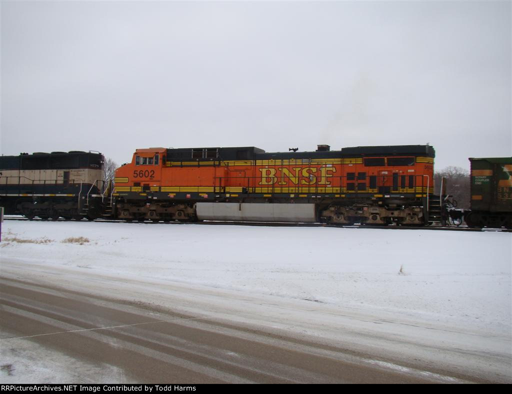 BNSF 5602